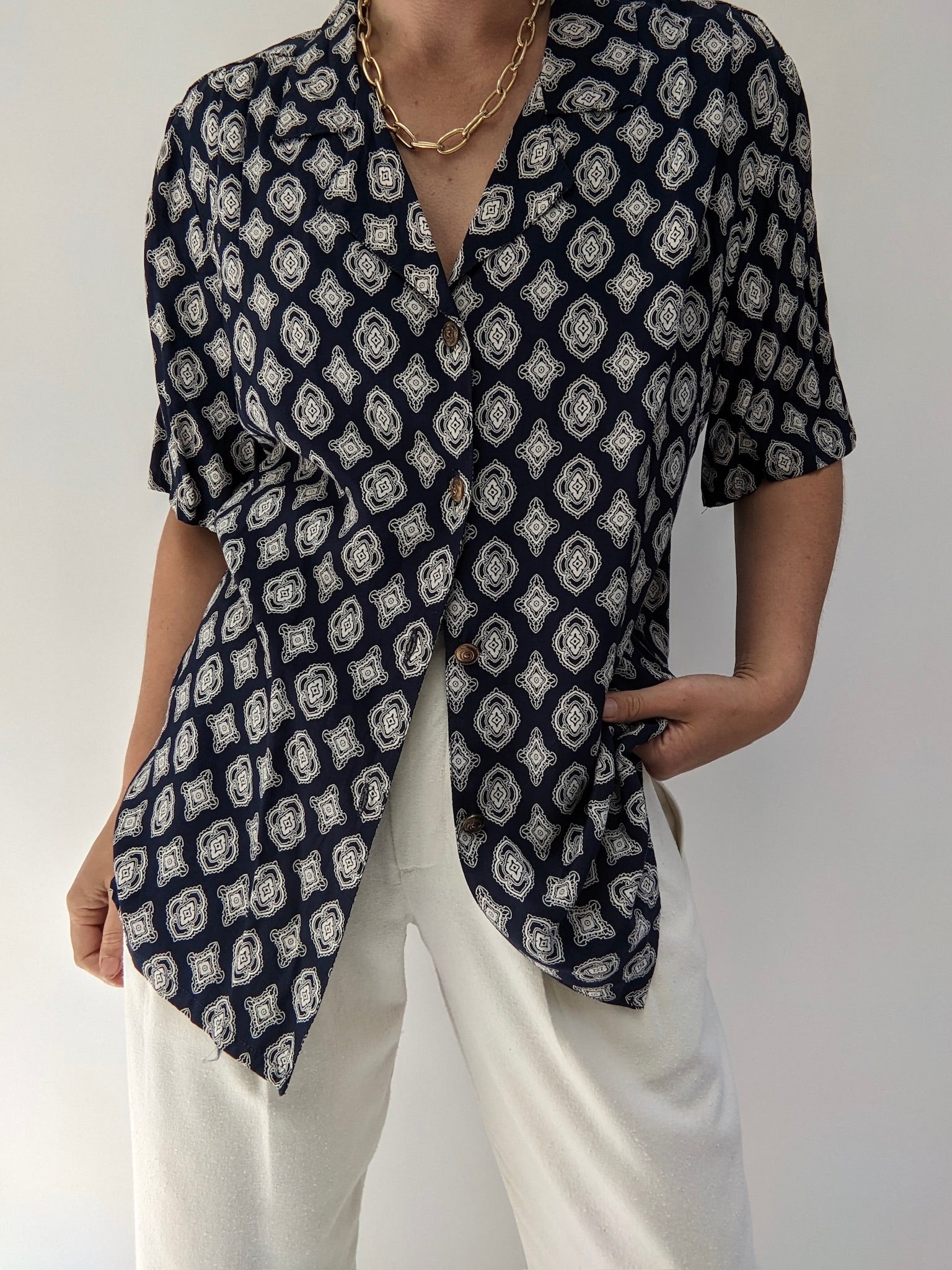 VINTAGE TOPS – NA NIN